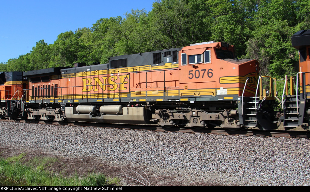 BNSF 5076